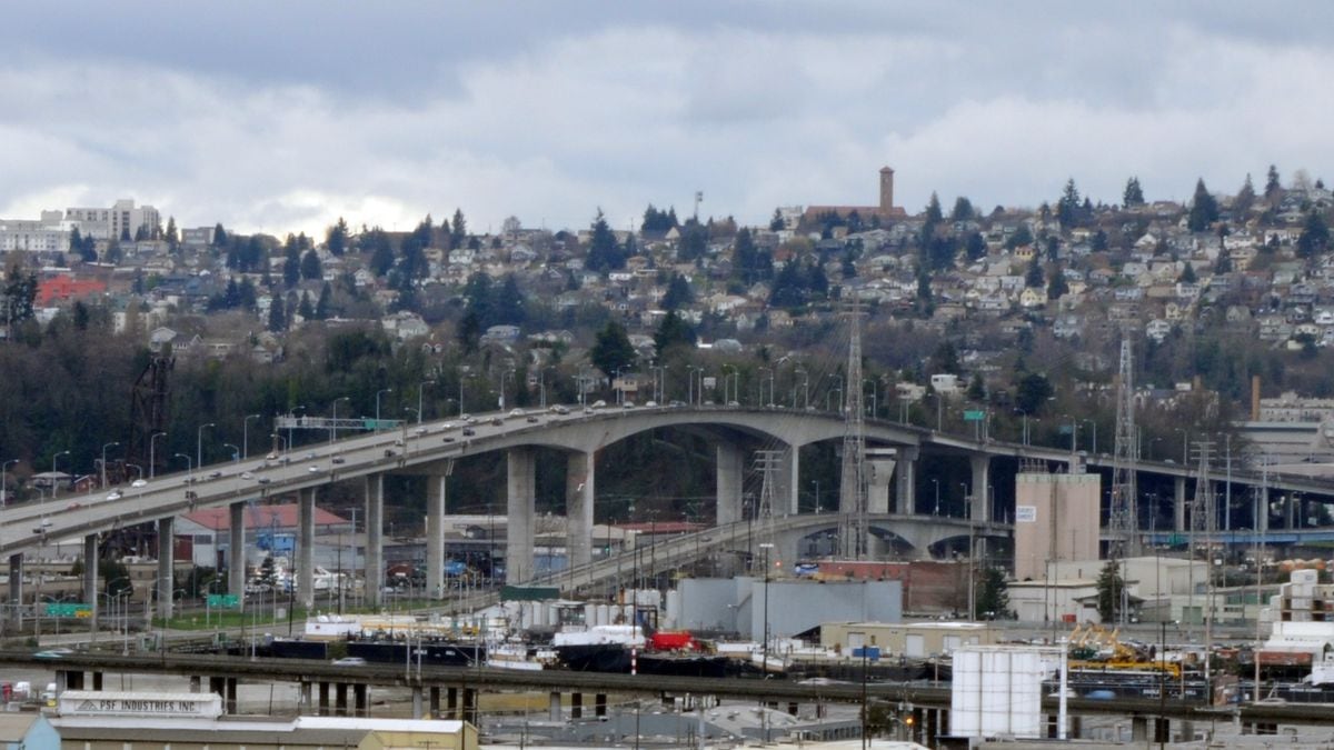 West Seattle Bridge to close over safety concerns